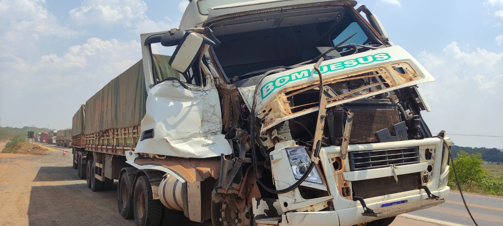 Sorriso: acidente entre duas carretas deixa duas pessoas ferídas na Br 163; VEJA VÍDEO - R9 NEWS